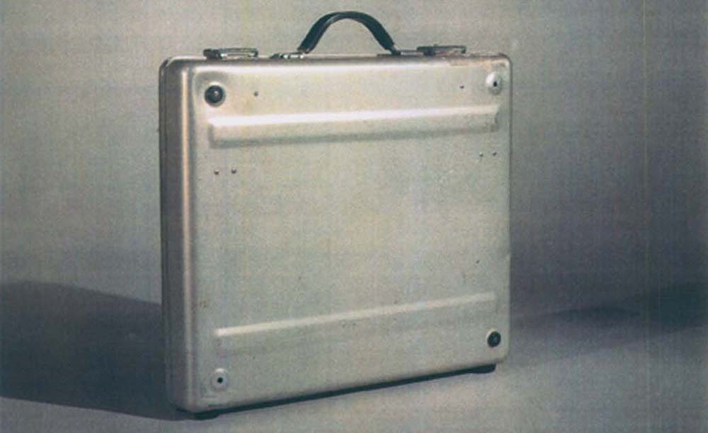 Lindy Roy | THE VOTING BOOTH PROJECT: WMD